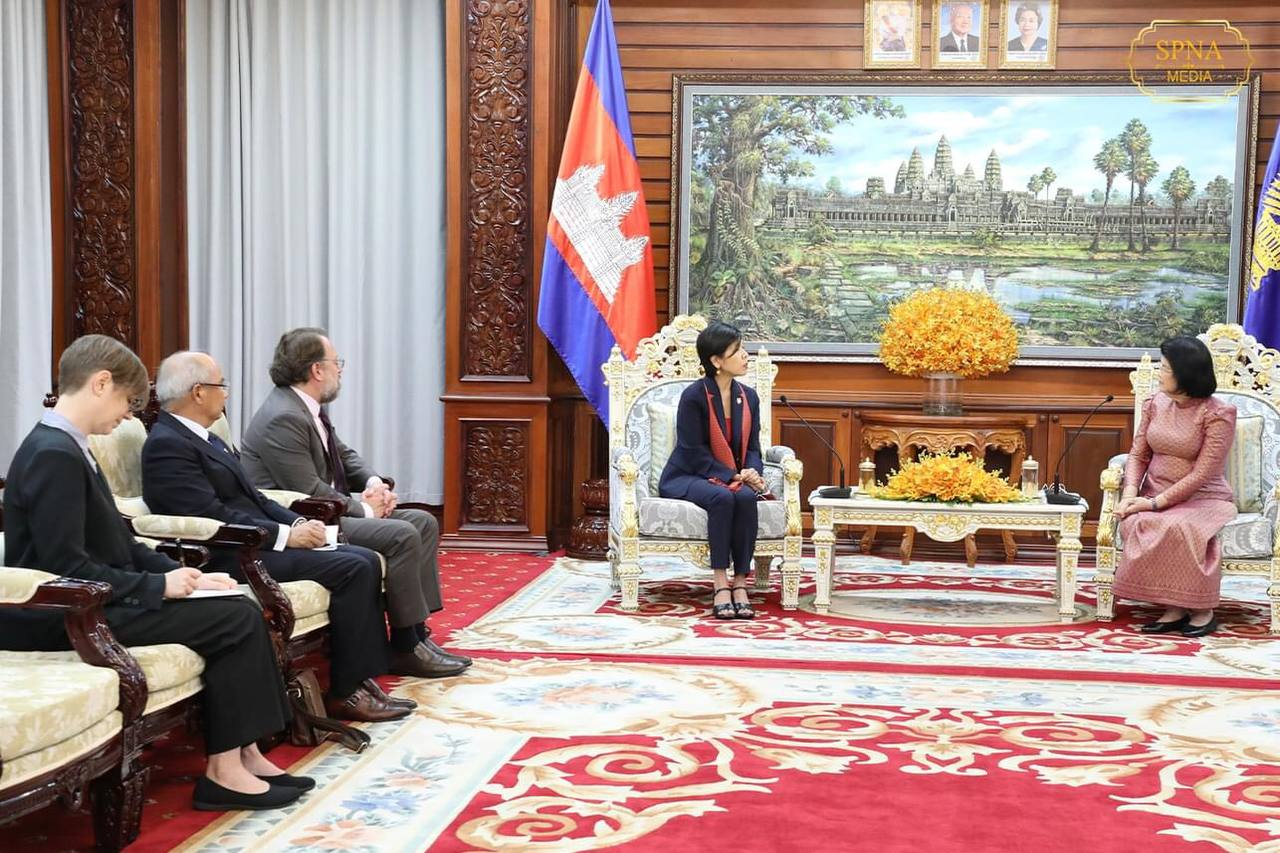 សម្តេចរដ្ឋសភាធិបតី ឃួន សុដារី ...